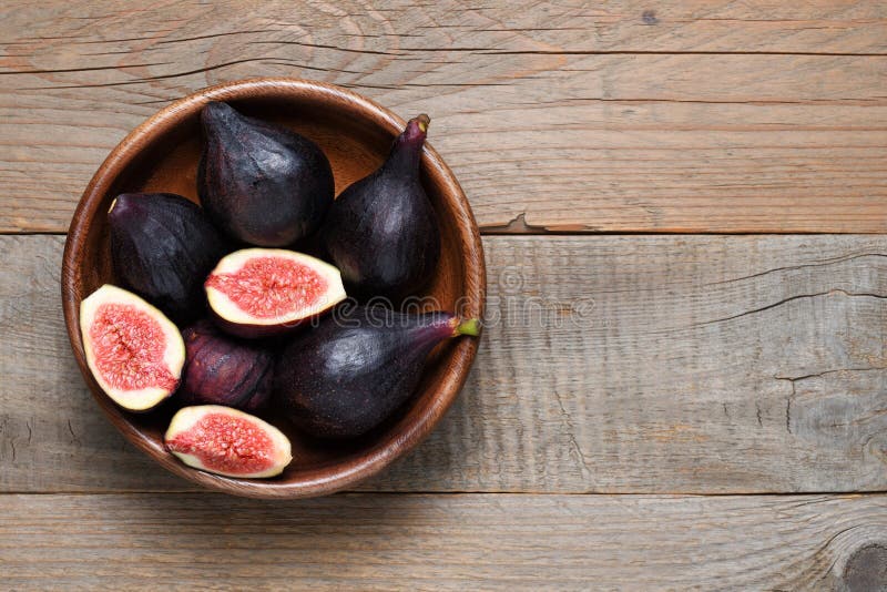 Fresh figs in wooden bowl stock photo. Image of bowl - 156462466