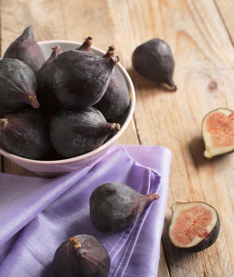 Fresh Figs on the Wooden Table Stock Photo - Image of diet, organic ...