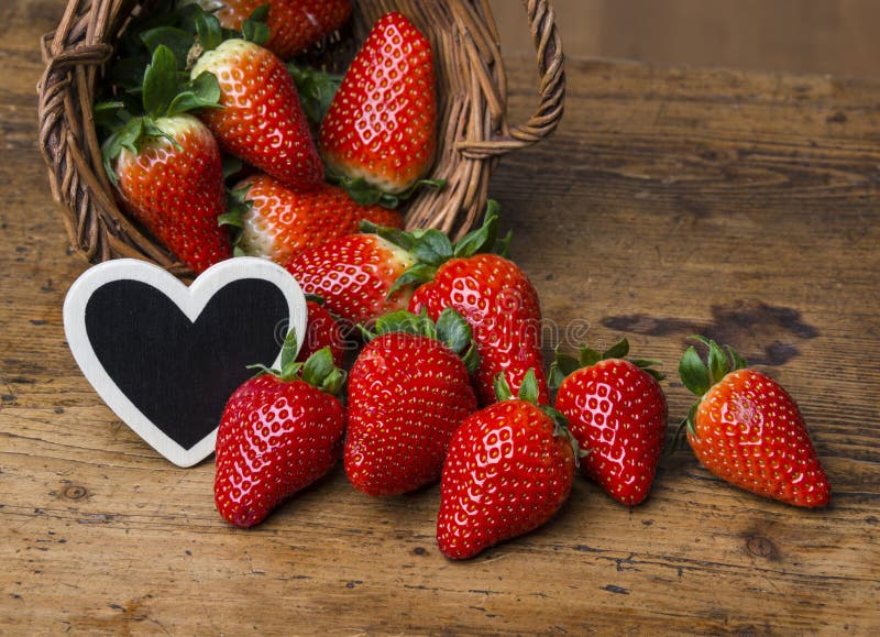 Fresh garden strawberries stock image. Image of freshness - 29941605
