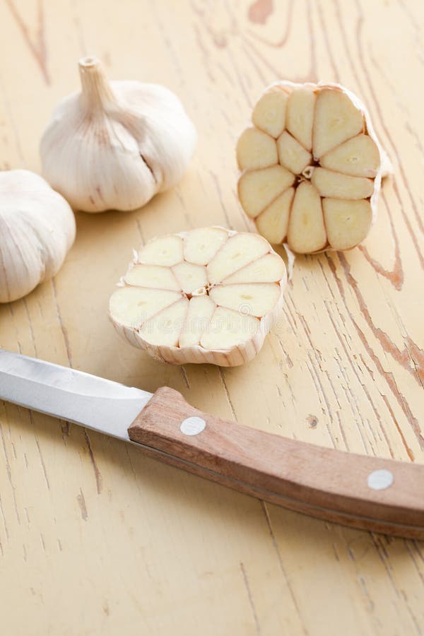Fresh Garlic on Kitchen Table Stock Image - Image of cooking, condiment ...