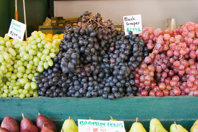 Fresh Grapes at Farmers Market Stock Photo - Image of farm, grocery ...