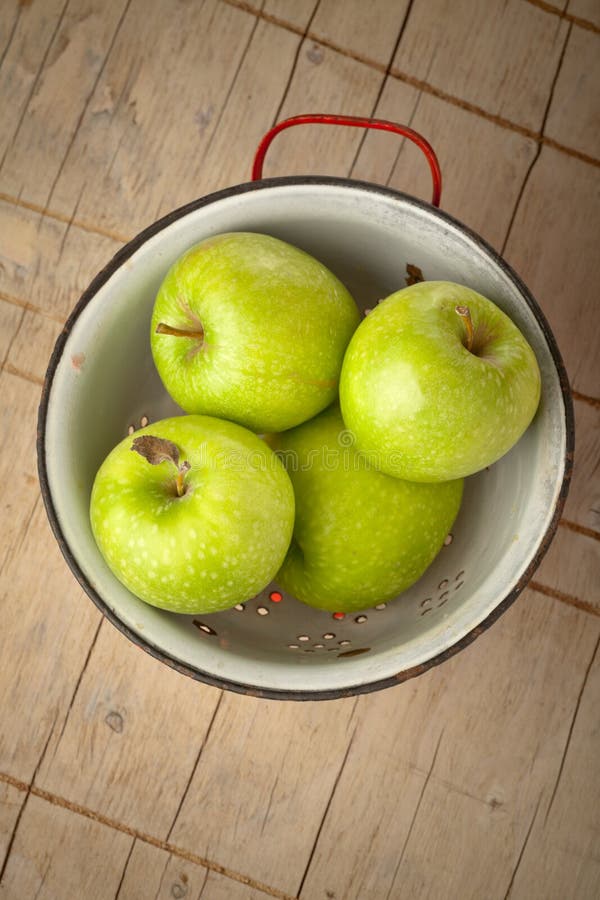 Fresh green apples stock image. Image of vitamin, fresh - 24324423