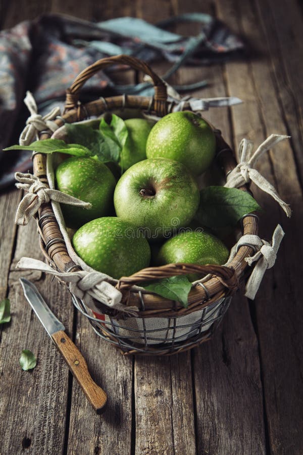Fresh Green Apples in a Basket Stock Photo - Image of nutritious, fresh ...