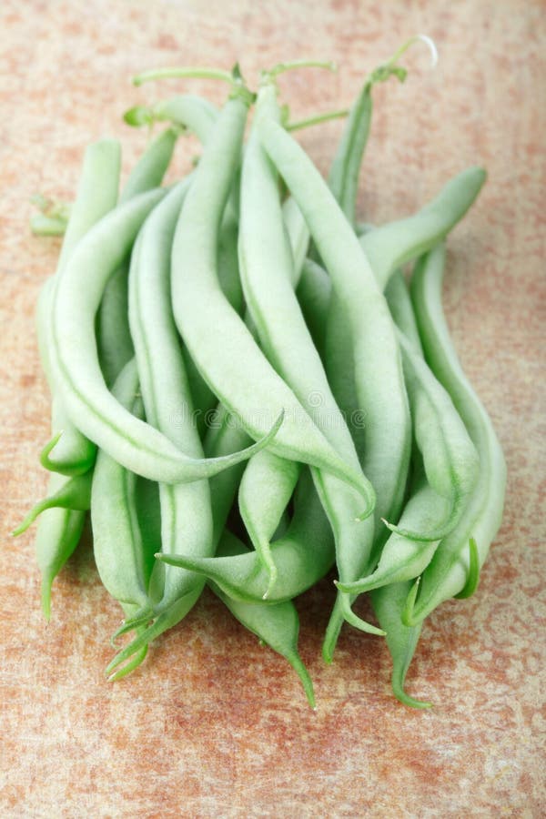 Green Beans on Cutting Board Stock Image - Image of cutting, board ...