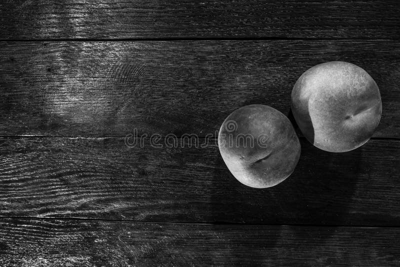Fresh Juicy Peaches on Rustic Wooden Table Stock Photo - Image of ...