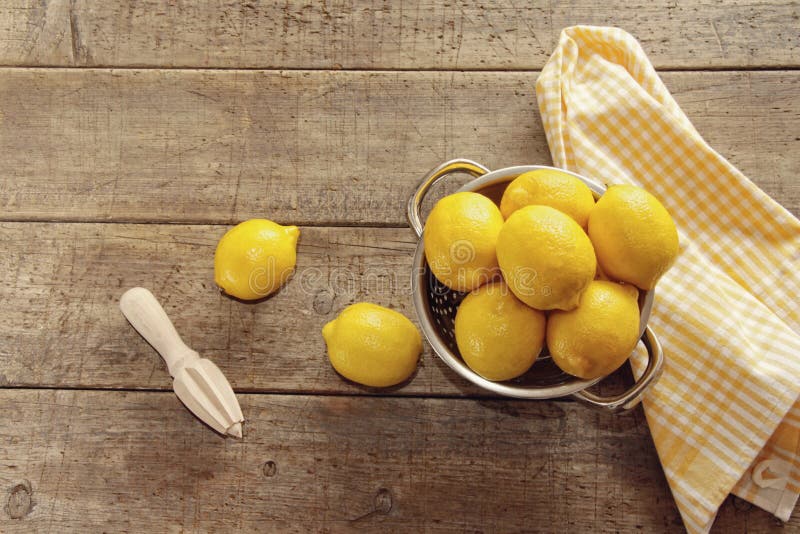 Fresh Lemons on Wooden Counter Stock Image - Image of full, heap: 43077683