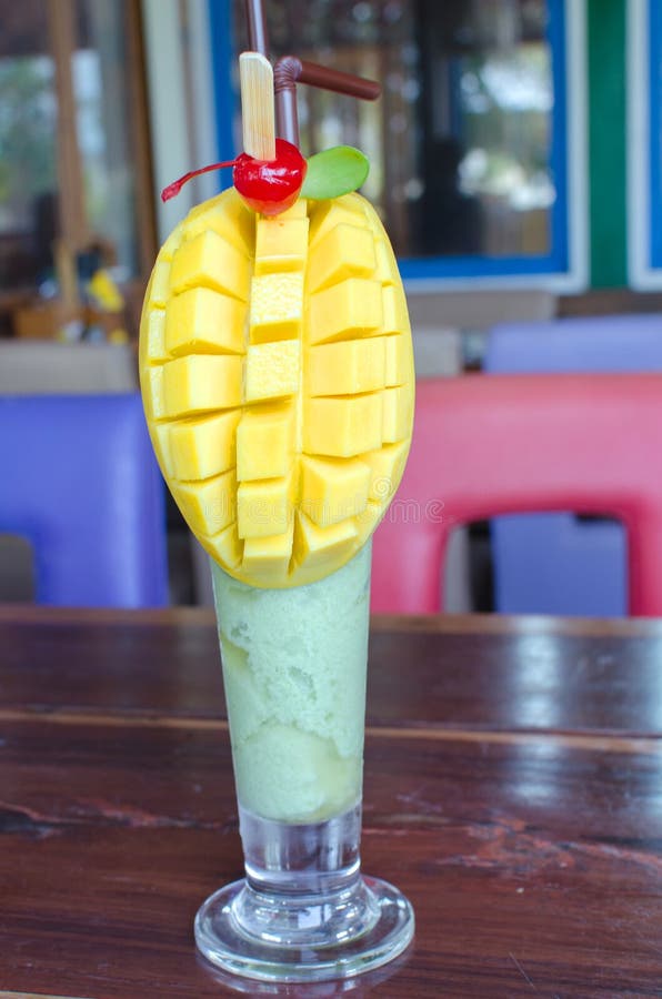 Fresh Mango and Kiwi Smoothie Stock Photo - Image of fruit, juice: 54318722