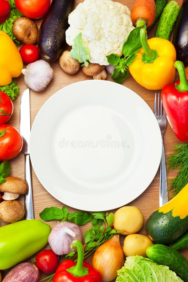 Fresh Organic Vegetables on Wooden Table / Round Stock Image - Image of ...