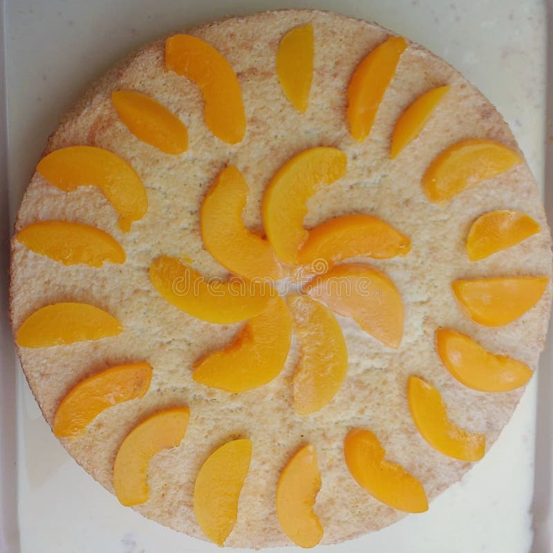 Fresh peach sponge cake editorial photography. Image of bizcocho - 93079222