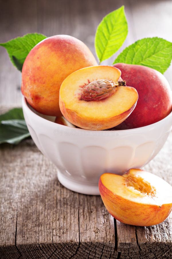Fresh peaches in blue bowl stock image. Image of delicious - 49480345