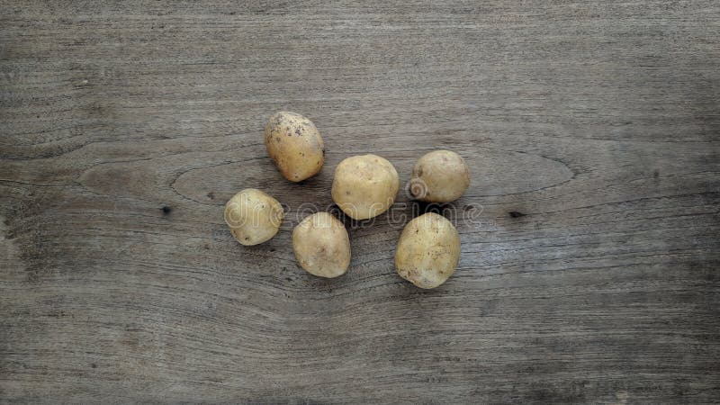 Fresh Potato on Wood Texture Stock Image - Image of ingredient, garden ...