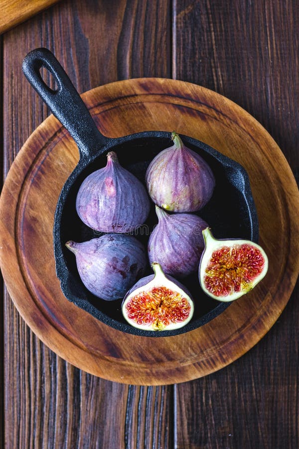 Fresh and Ripe Figs Inside Frying Pan Over Wooden Table. Stock Photo ...
