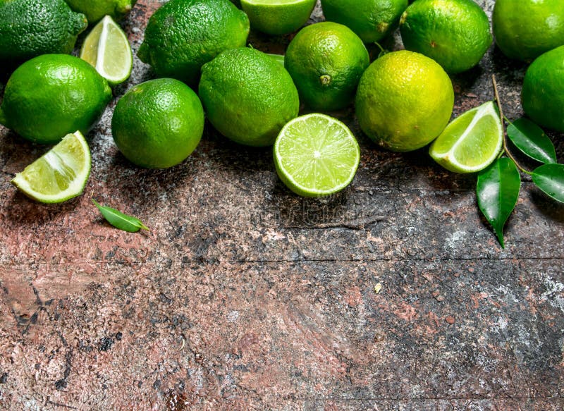 Fresh Ripe Lime with Leaves Stock Image - Image of green, slice: 141802927