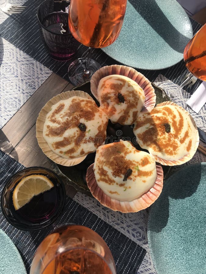 Fresh Scallops in Their Shell with Melted Cheese Served with Cocktails ...
