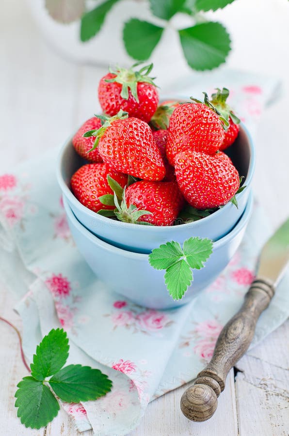 Fresh strawberries stock image. Image of green, leaf - 24518705