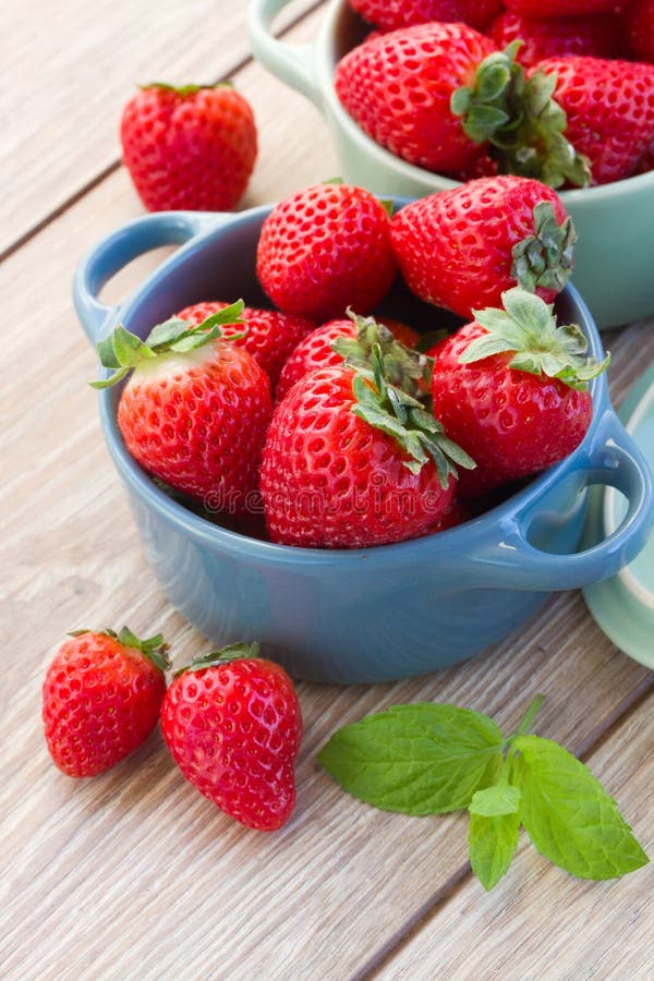 Fresh strawberry in bowl stock image. Image of beautiful - 35387419