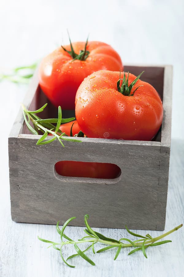 Wooden box with tomatoes stock image. Image of cooking - 39401893