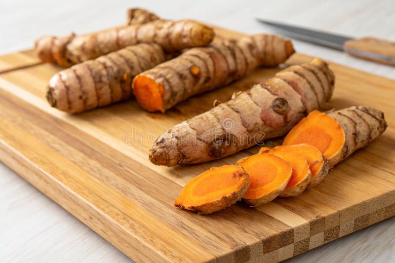 Fresh Turmeric Roots Placed in a Diagonal Line Stock Illustration ...