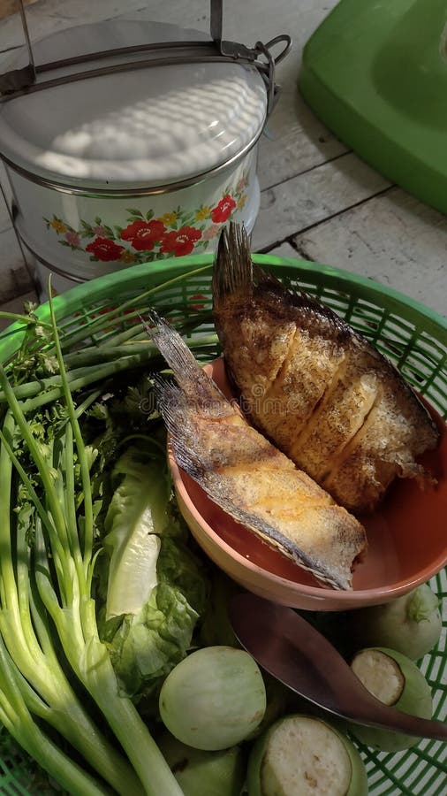 Freshwater Fish Fried in Dish with Veget Stock Image - Image of cooking ...