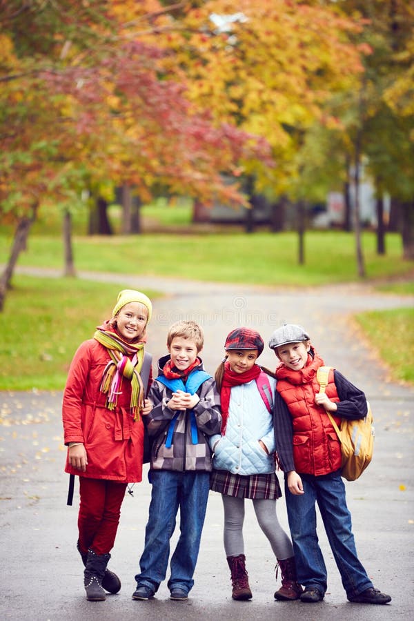 Glückliche Schulkinder stockbild. Bild von innere, froh - 34412703