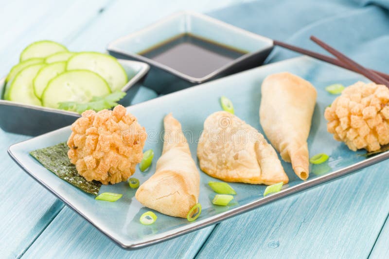 De Aziatische Snacks Verglaasden Scherp Van De De Nootsnack Van De ...