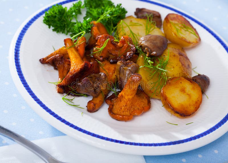 Fried Chanterelles with Potatoes Stock Image - Image of potatoes, food ... Fried Chanterelles with Potatoes Stock Image - Image of potatoes, food ...