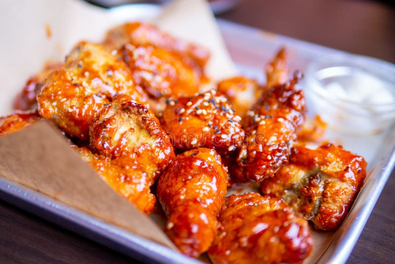 Fried Chicken Com Molho Coreano Picante Foto de Stock - Imagem de ...