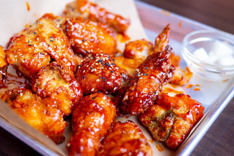 Fried Chicken Con Salsa Coreana Piccante Immagine Stock - Immagine di ...