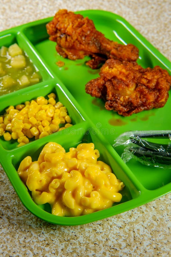 Fried Chicken School Lunch imagem de stock. Imagem de escola - 130638103