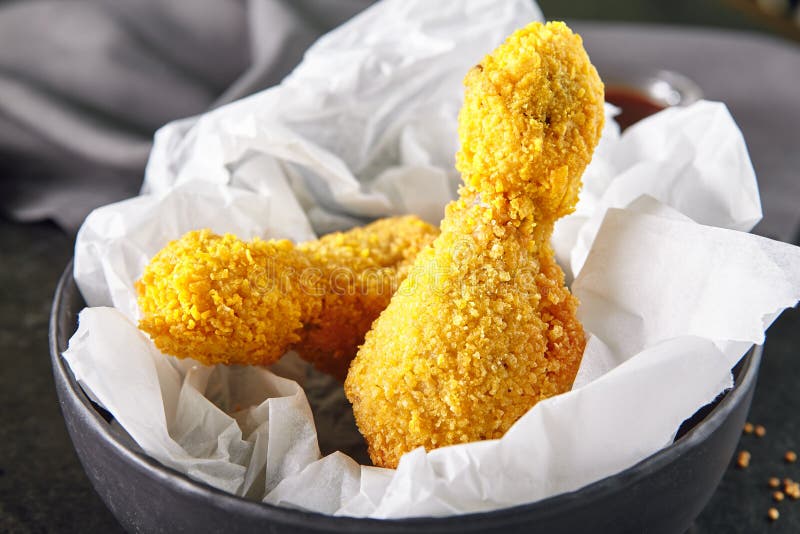 Fried Crispy Chicken Legs Caliente Foto de archivo - Imagen de francés ...