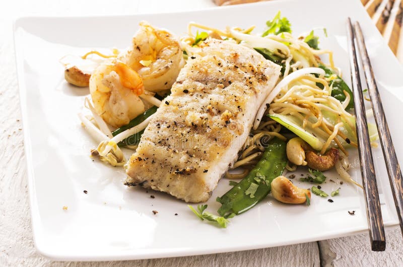 Fried Fish with Noodles and Vegetables Stock Photo - Image of fast ...