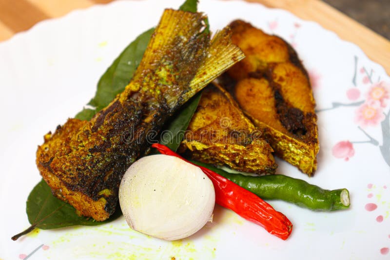 Fried Hilsa Fish on Kitchen Stock Image - Image of slice, indian: 250725907