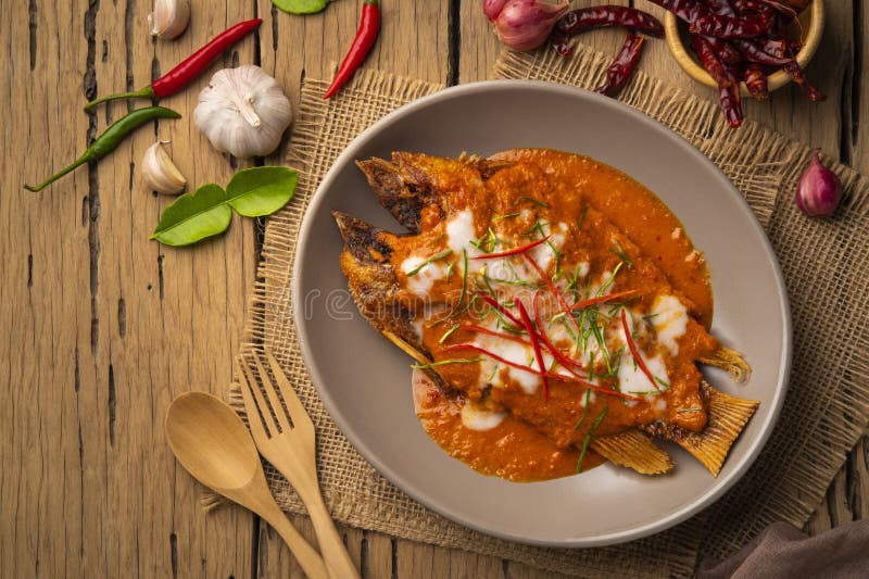 Fried Red Tilapia Fish with Red Curry Sauce,Thai Choo Chee Fish Curry ...