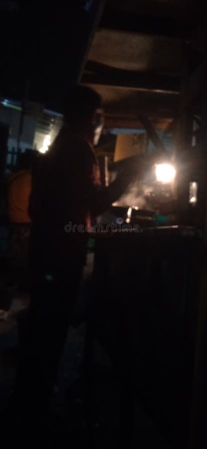 Fried rice seller at night editorial photo. Image of fried - 250021616