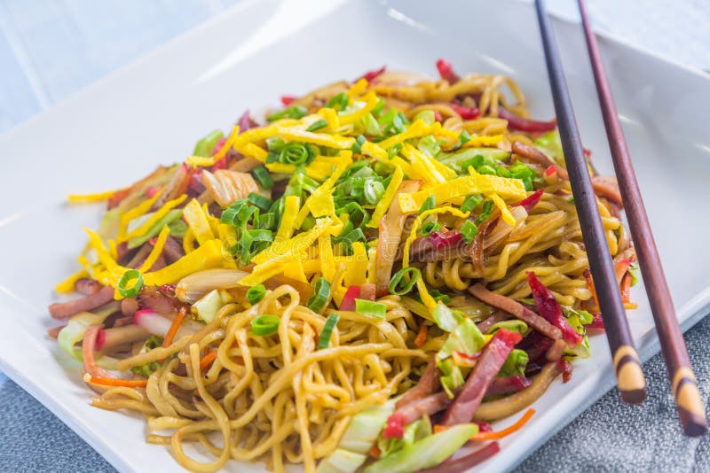 Fried Saimin stockbild. Bild von umhüllung, hawaiianer - 52488521