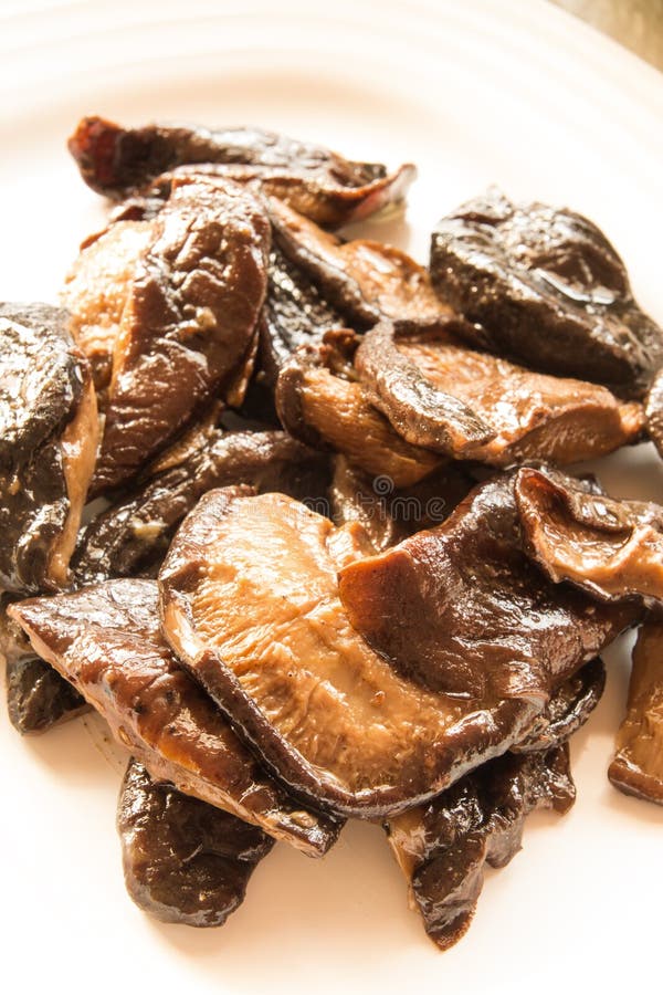 Fried shiitake mushrooms stock image. Image of nutrition - 29021663