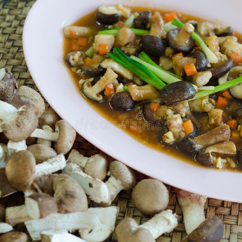 Fried shiitake mushrooms stock image. Image of oyster - 48208763