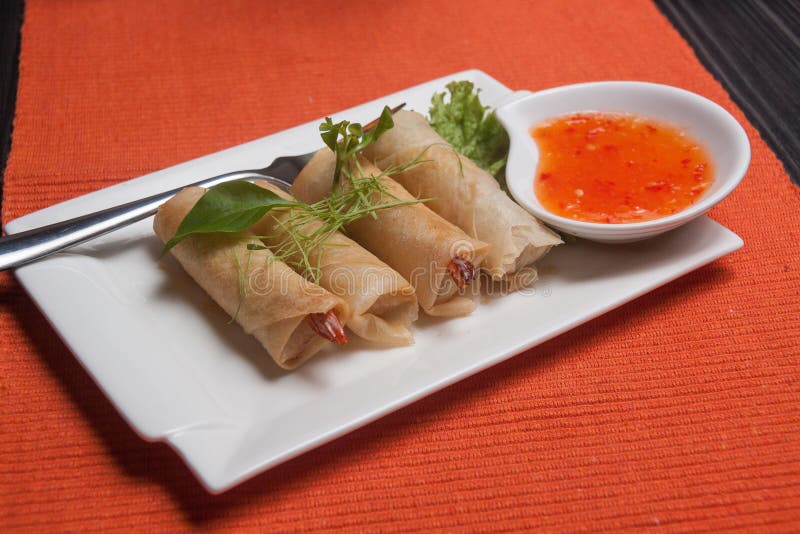 Fried Spring Rool imagen de archivo. Imagen de tailandés - 105747933