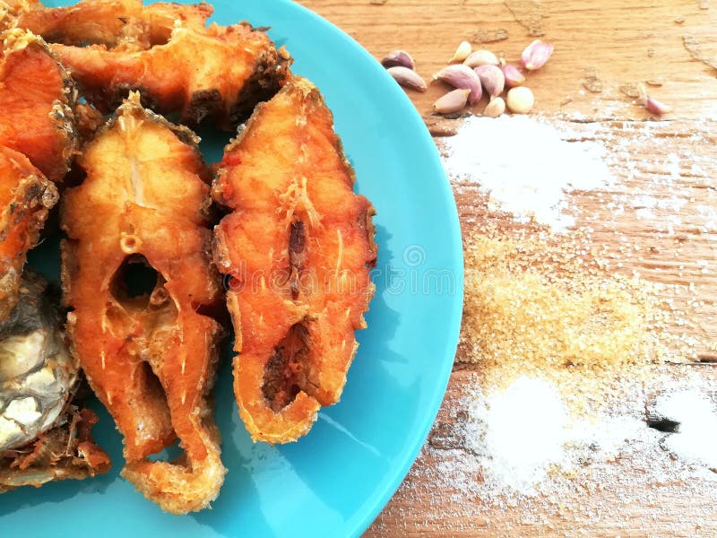 Fried Red Tilapia Fish with Red Curry Sauce,Thai Choo Chee Fish Curry ...