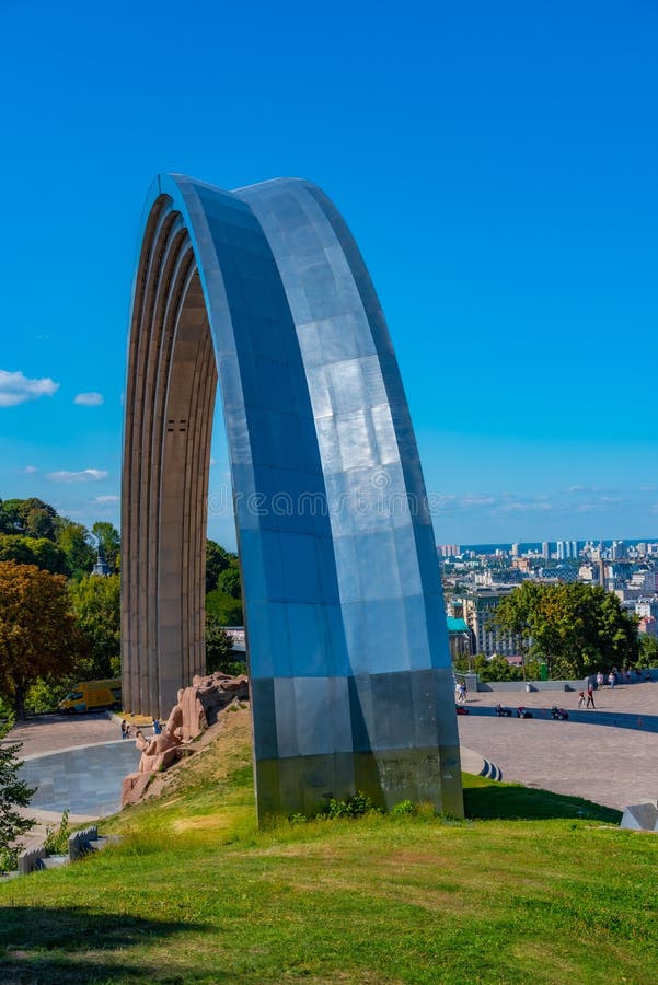 Friendship of the Nations Arch in Kiev, Ukraine Editorial Photography ...