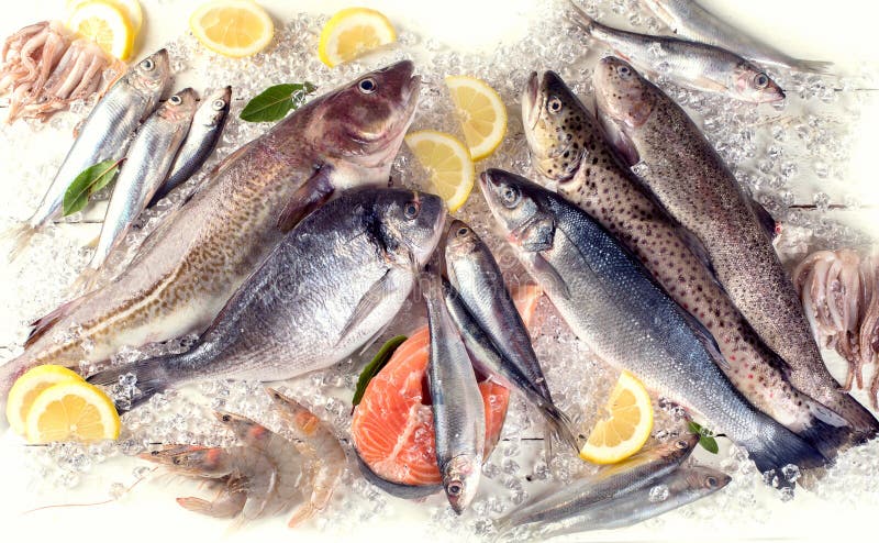 Gefrorene Frische Trevally Fische Stockfoto - Bild von blau, spiel ...