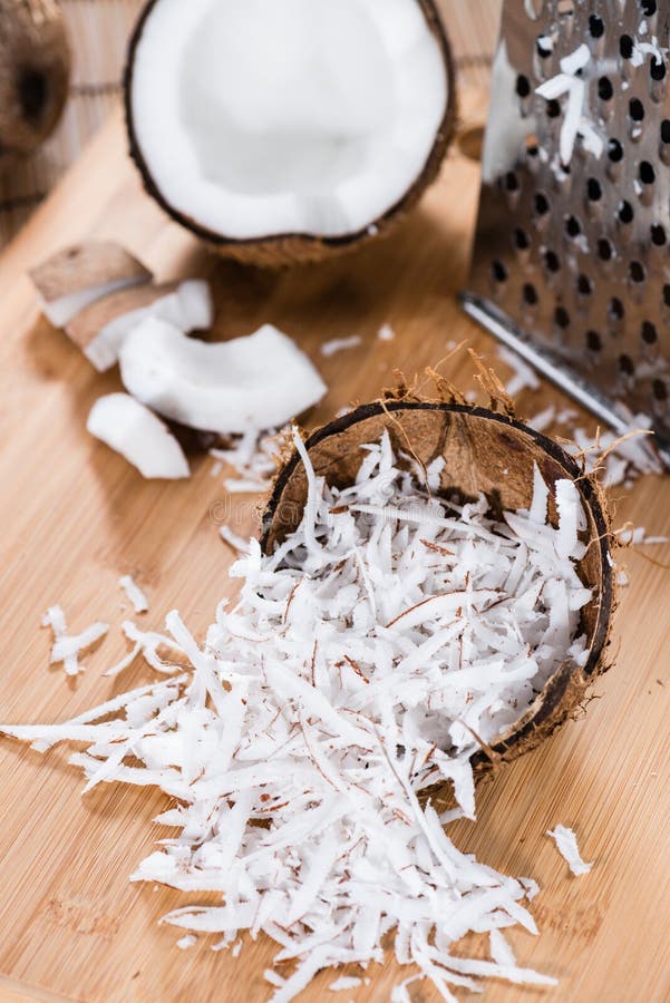 Frische Kokosraspel stockbild. Bild von diät, exotisch - 44048875