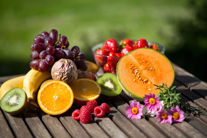 Frucht gemischt worden stockfoto. Bild von trauben, bananen - 26952858