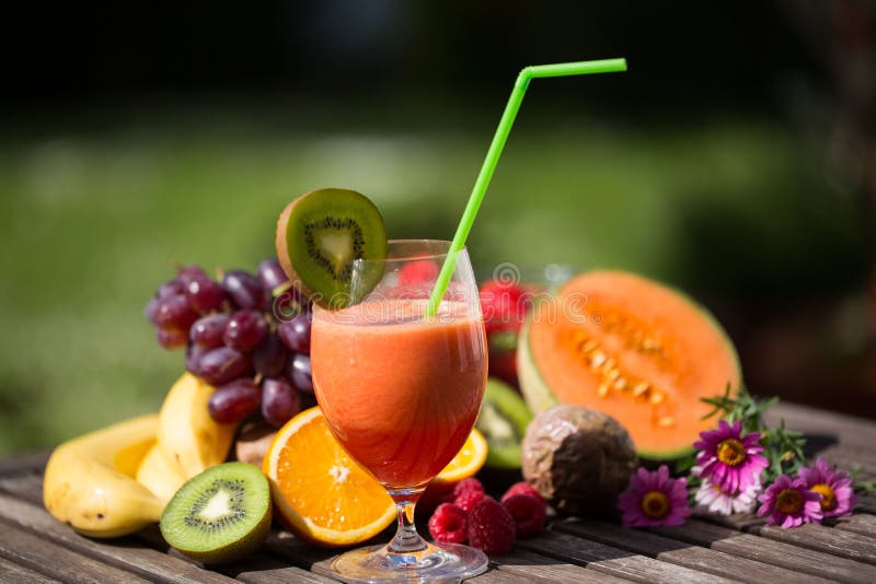 Frucht gemischt worden stockfoto. Bild von trauben, bananen - 26952858