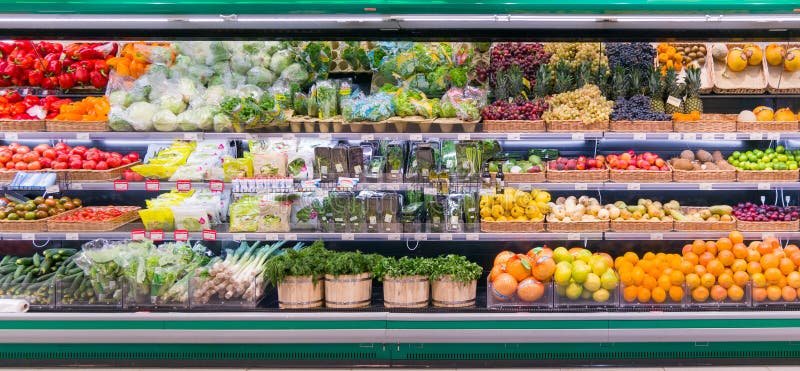Frisches Organisches Gemüse Und Früchte Auf Regal Im Supermarkt ...