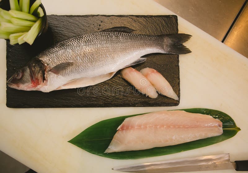 Frische rohe Fische stockfoto. Bild von kalt, mittelmeer - 56577414