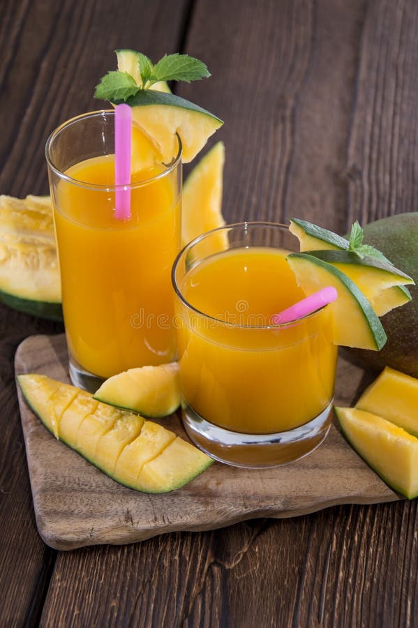 Mango-Saft (auf Weiß) stockfoto. Bild von gesund, mangopflaume - 29135862