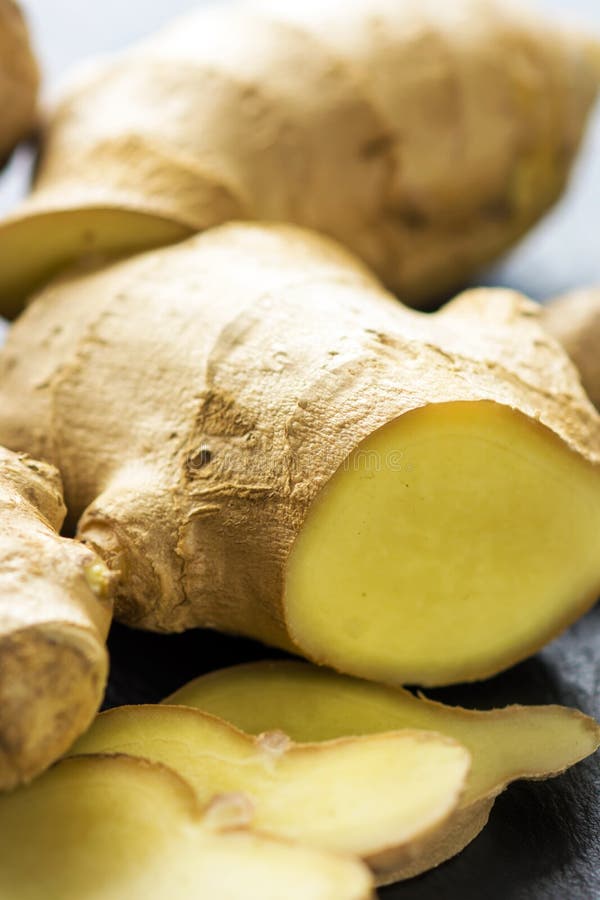 Frischer Ingwer stockbild. Bild von scharf, nahrung, organisch - 55046165