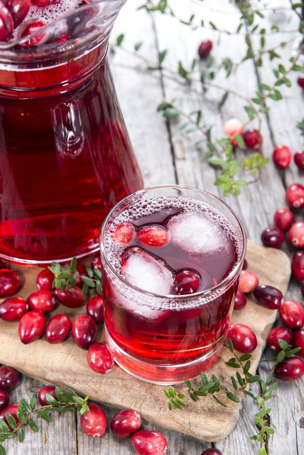 Frischer Preiselbeersaft stockbild. Bild von beere, frisch - 35446015