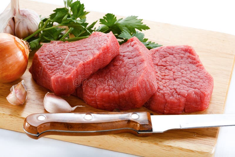 Frisches Rohes Rindfleisch Auf Ausschnittvorstand Stockbild - Bild von ...